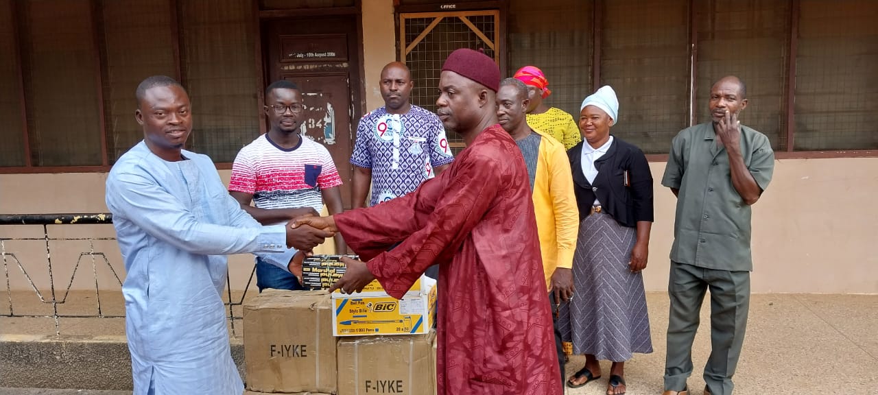 Bole-Bamboi MP donates Maths sets to BECE candidates. - Yagbon Radio Online