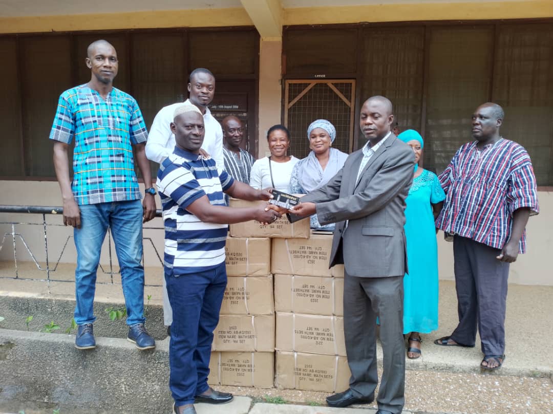 Bole- Bamboi MP donates mathematical sets to BECE candidates. - Yagbon ...