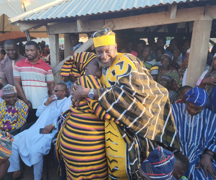 Professor Kalomonia mobbed by chiefs, queen mothers and youth of Daboya ...